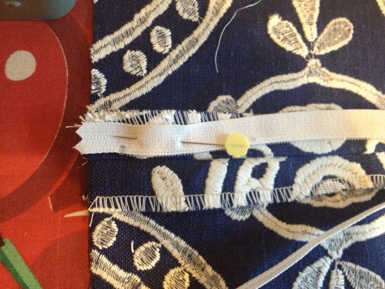 How to put a zip into a cushion – using your zipper foot – The Avid ...