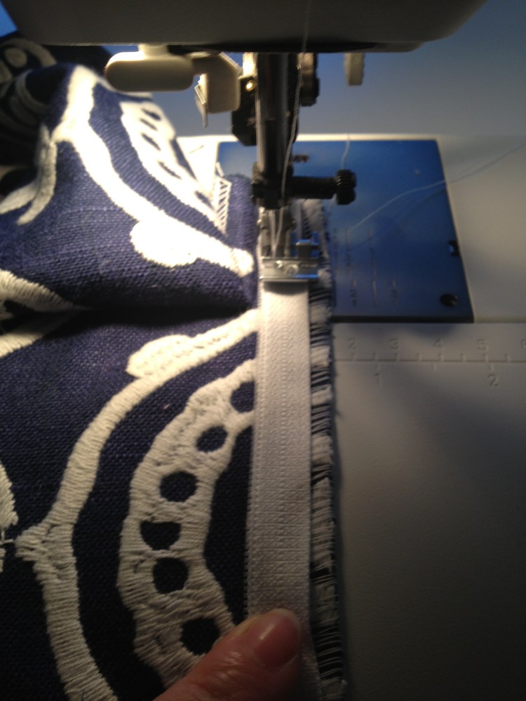 How to put a zip into a cushion – using your zipper foot – The Avid ...