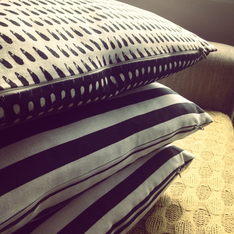 How to put a zip into a cushion – using your zipper foot – The Avid ...